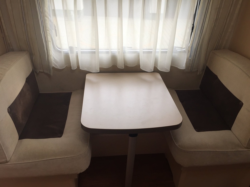 PRZYCZEPA KEMPINGOWA HOBBY 640 VIP Z PRZEDSIONKIEM - 7247560046 ...