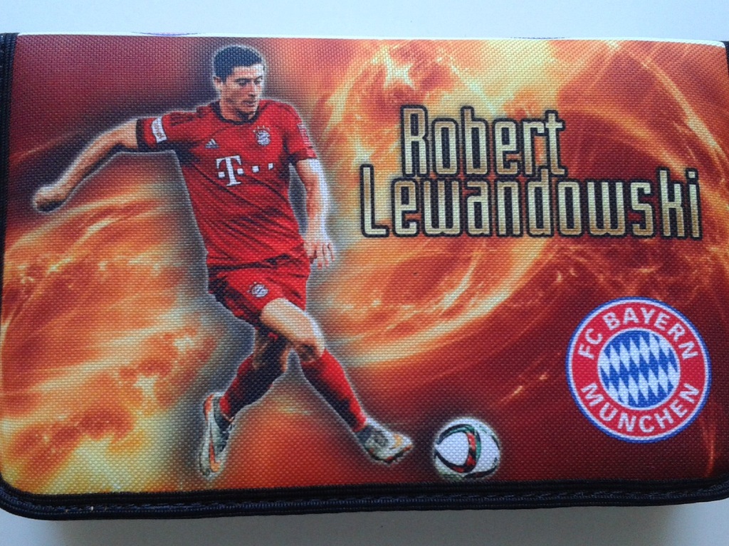BAYERN MONACHIUM Piórnik Robert Lewandowski wzór 3 - 7309814714 - oficjalne archiwum Allegro