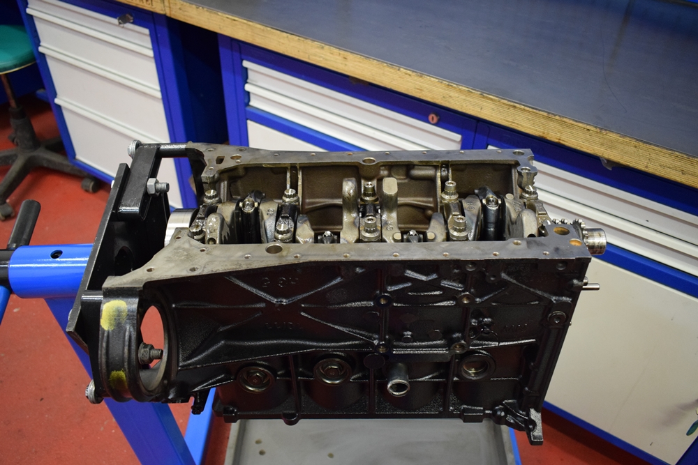 Słupek dół silnik Mercedes OM646 2.2 CDI - 7083113247 - oficjalne ...