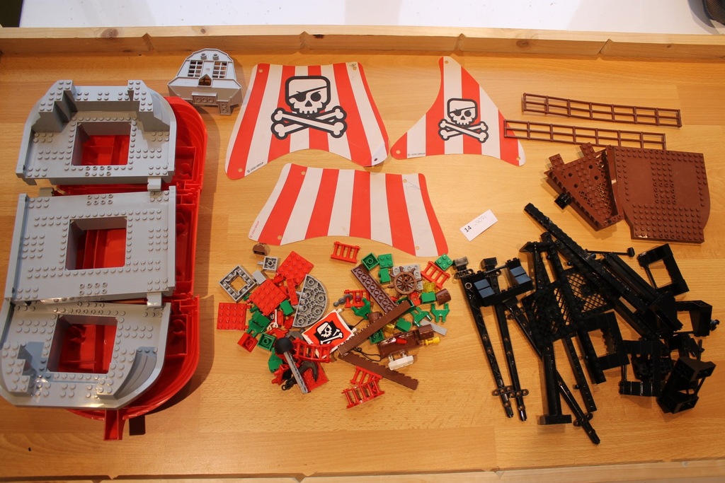14 lego 7075 LegoCaptain Redbeard's Pirate Ship - 7404553389 ...