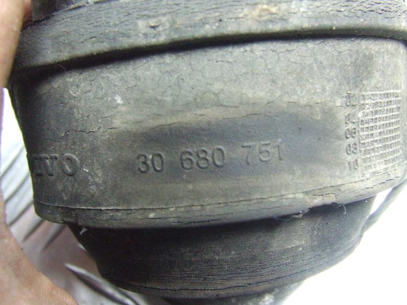 VOLVO XC90 2.4 D5 ŁAPA PODUSZKA SILNIKA 30680751 - 7205469011 ...