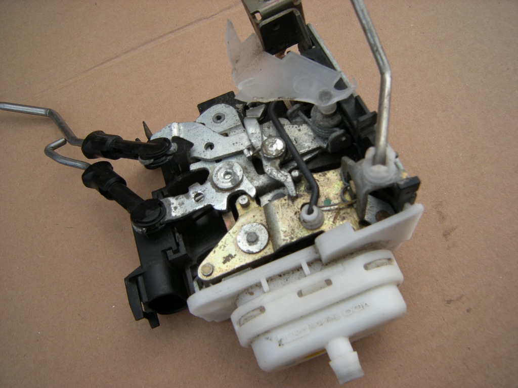 ZAMEK DRZWI AUDI A3 8L LEWY PRZÓD 8L1837015A - 7302907486 - oficjalne archiwum Allegro